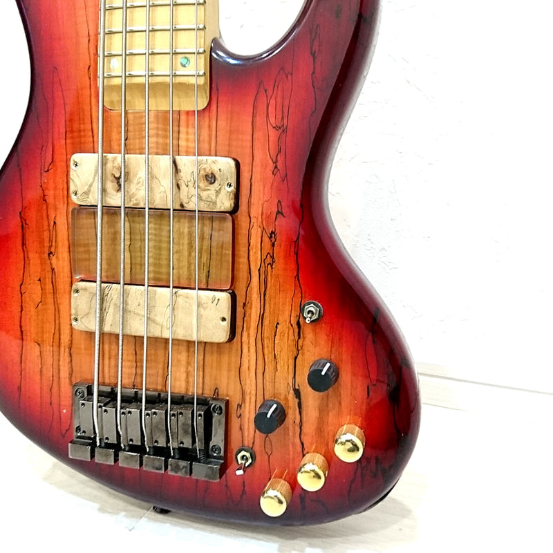 Custom wood thumb ramp for between pickups. – BassJapanDirect